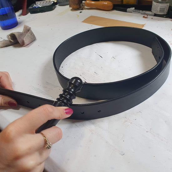 Learn how to make a belt - A practical leather belt course – Hands of Tym