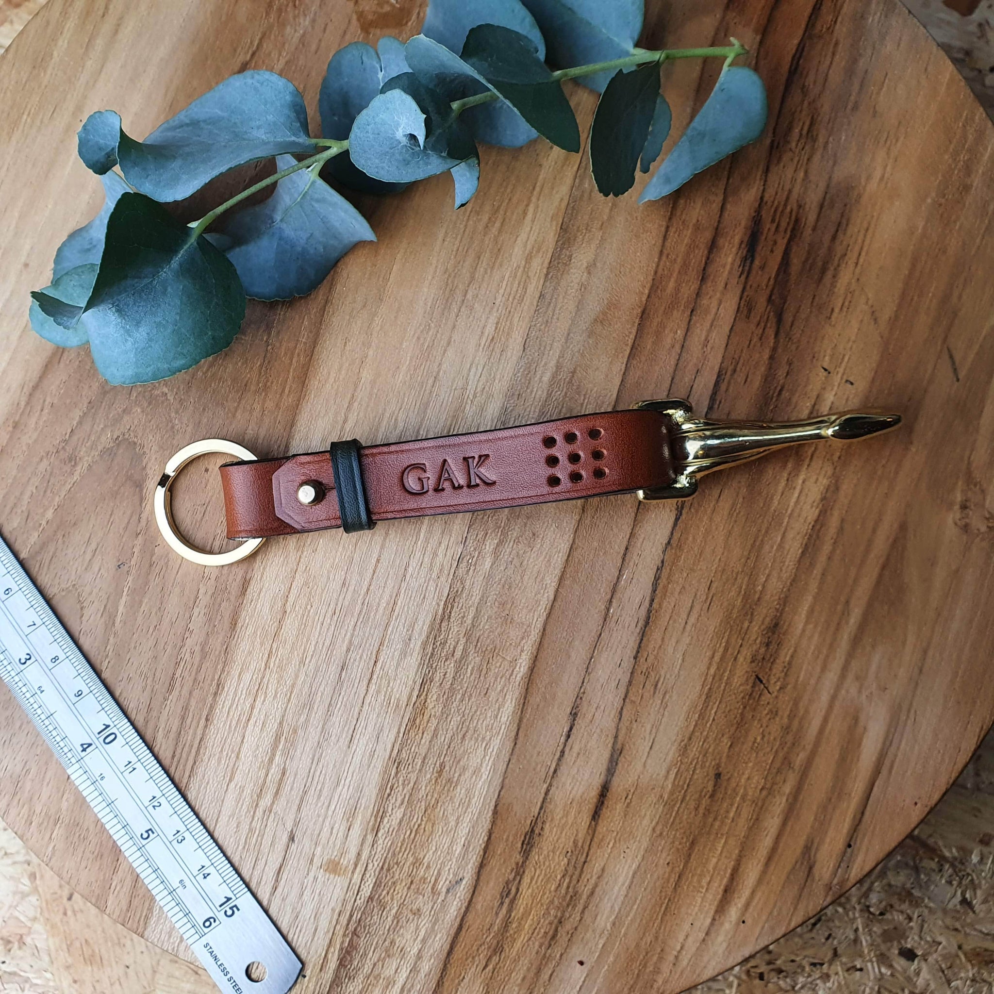 'Sycamore Fob' Handmade Leather Key Fob / Keyring – Hands of Tym