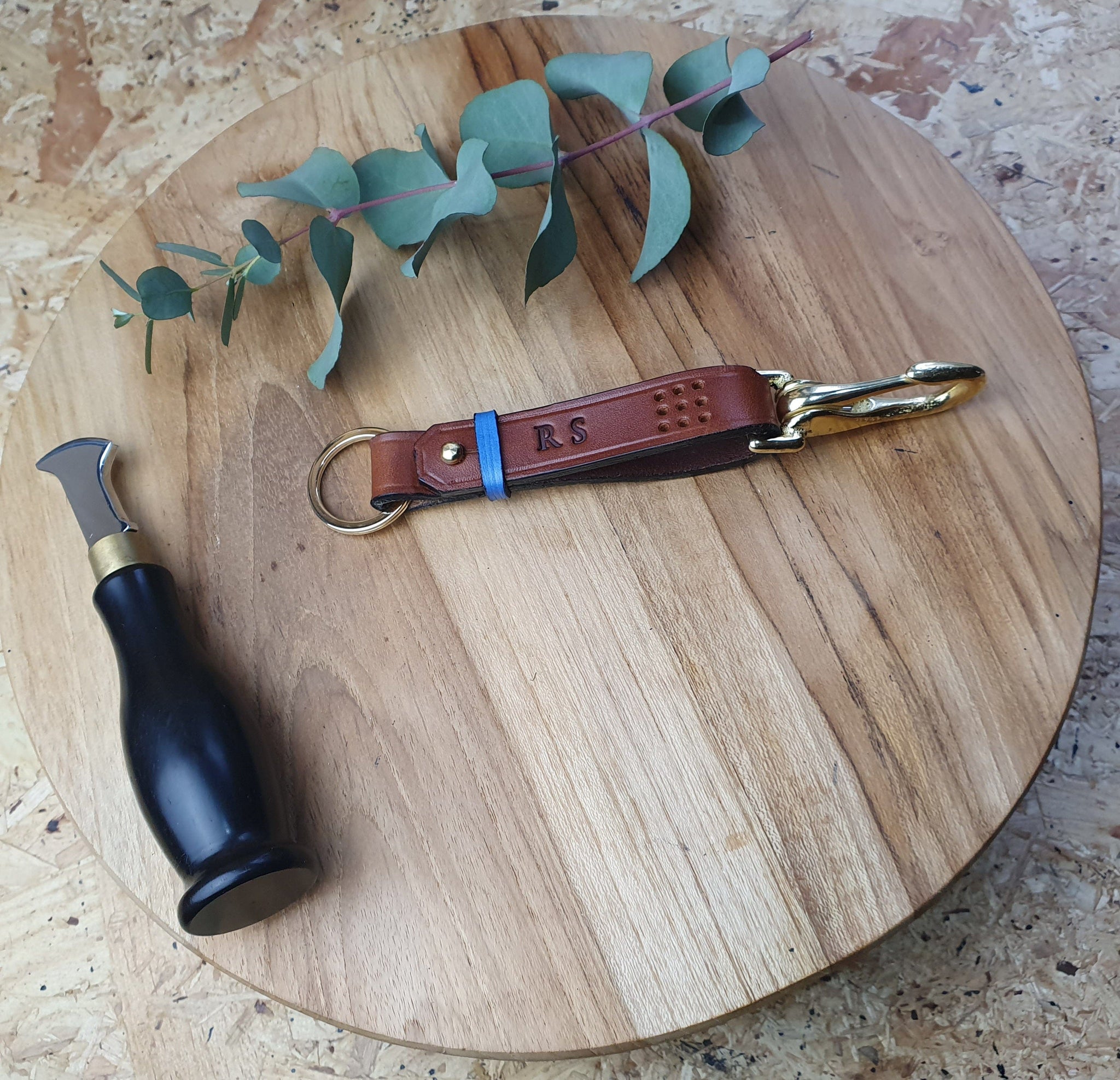 'Sycamore Fob' Handmade Leather Key Fob / Keyring – Hands of Tym